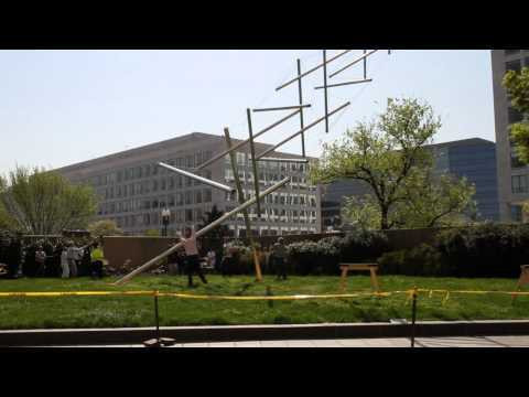 Resources :: Installation of Kenneth Snelson's "Needle Tower ...